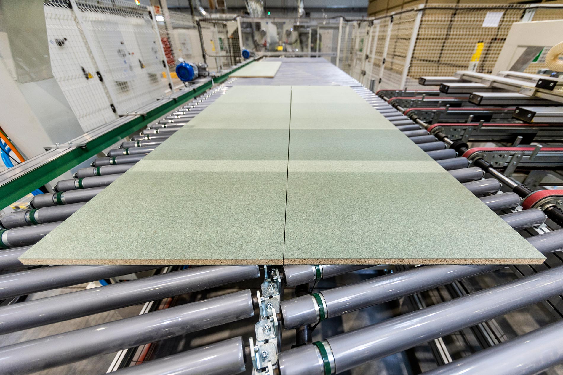 Structural particle boards production process - VMG Lignum